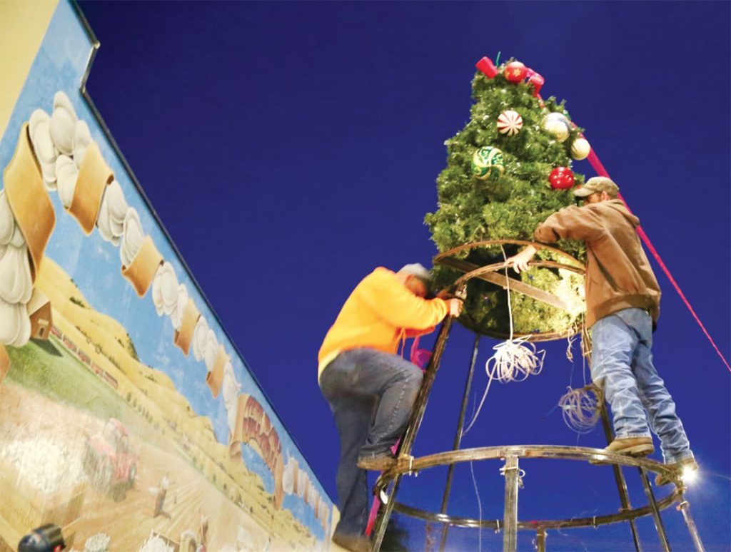 The story behind Gilroy's Christmas Tree | Gilroy Dispatch | Gilroy ...