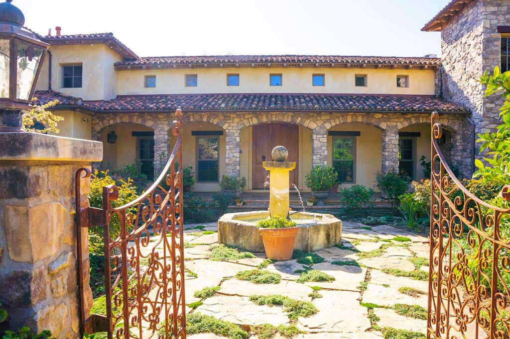South County home tour spotlights unique local homes and gardens
